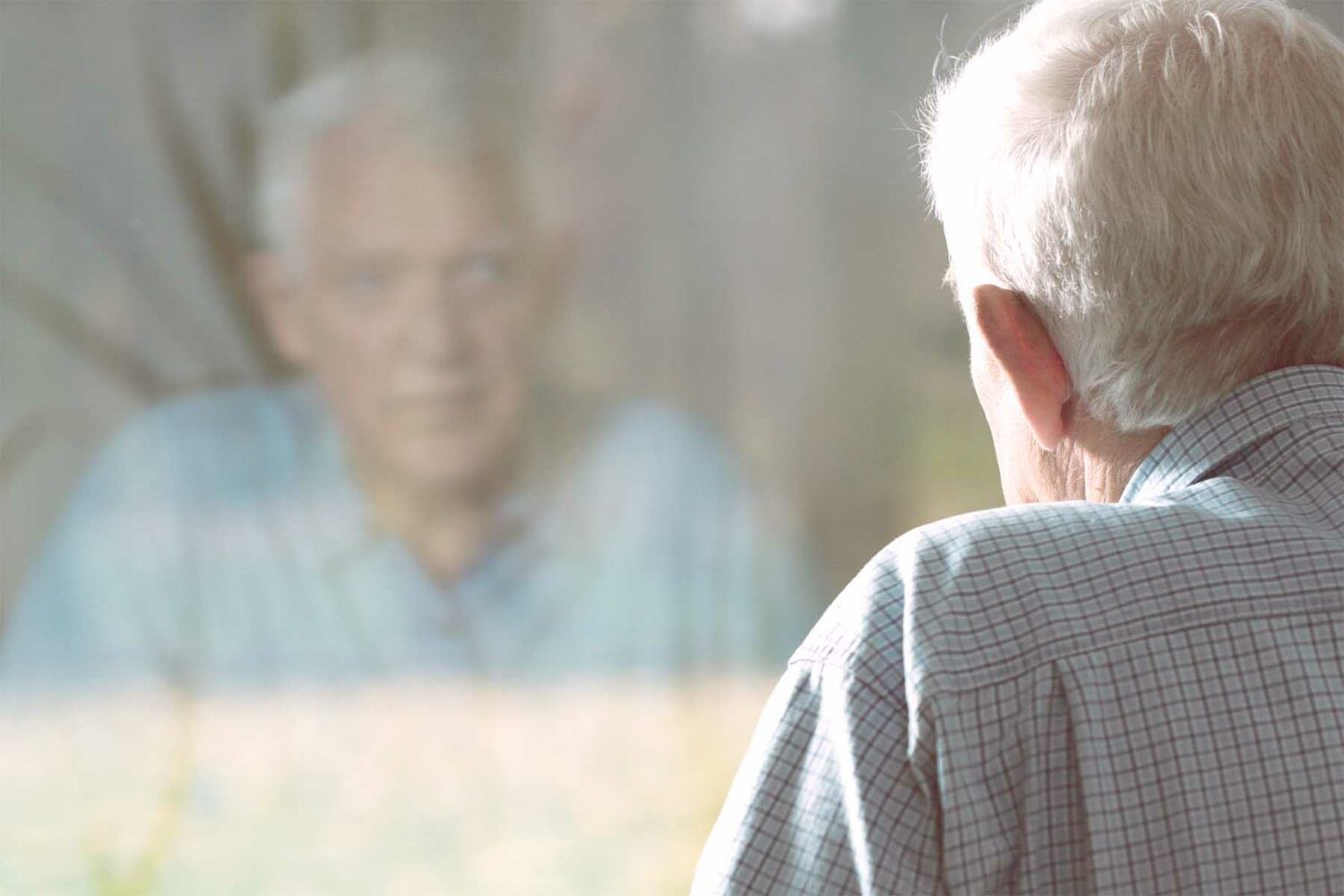 Dementia Behavior Management: 6 Caregiver Challenges & Suggestions